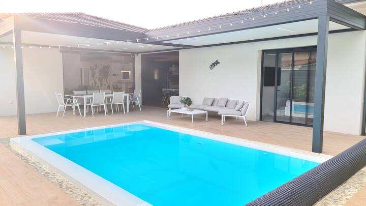 Villa Climatisée Pour 12 Pers. Avec Piscine - Hostens