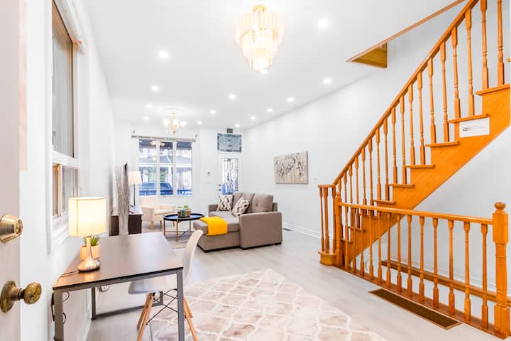4br House In Toronto With A Private Backyard - Toronto