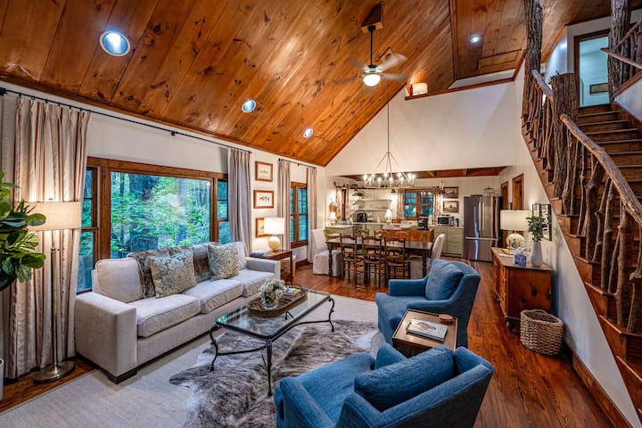 New! Mighty Oak Cabin In Sapphire - サファイア, NC