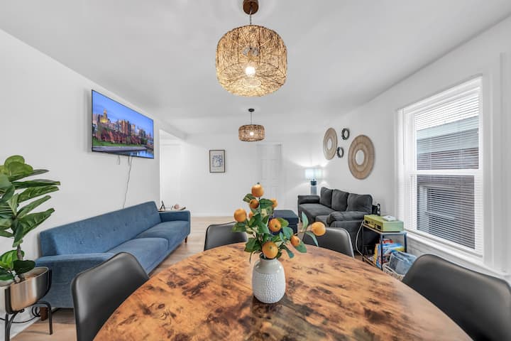 Arcade, 4 Queens, 2 Baths, Record Player, Parking - Niagara Falls, NY