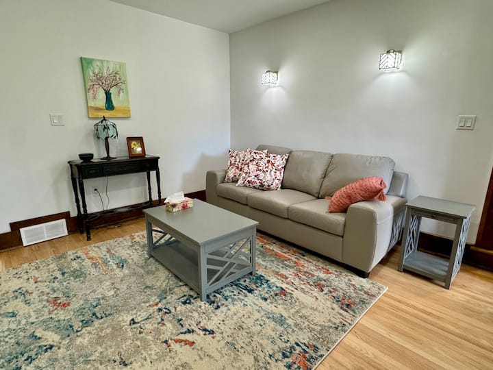 Historic Victoria Avenue Retreat - Windsor Ontario - Windsor