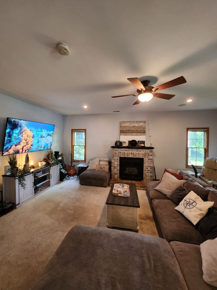 Shoreline Retreat - Antioch, IL