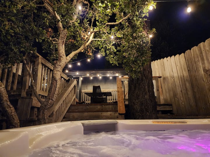 Dual Living, Hot Tub, Fire Pit & Ocean Views! - Carmel-by-the-Sea, CA