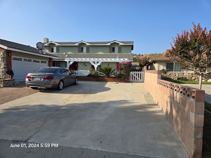 Private Entrance Room In Santa Clarita - Santa Clarita, CA