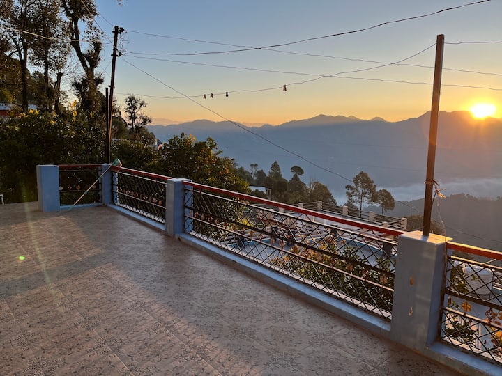 Mountain View, See The Sunrise - Lansdowne