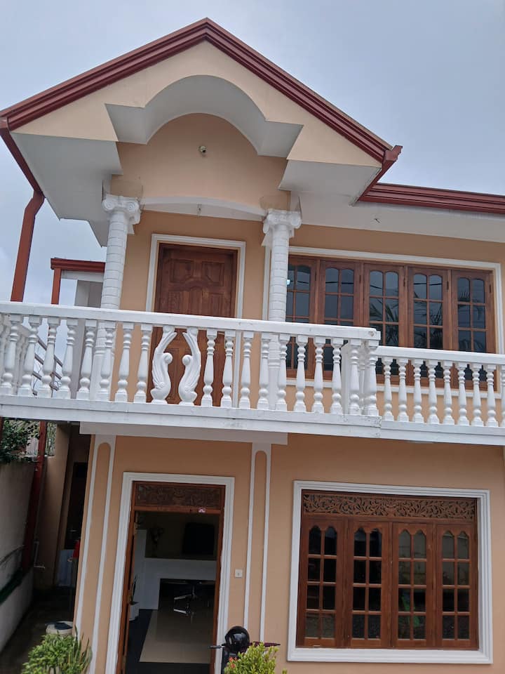 Train View Villa/ 3 Bedroom Apartment - Nuwara Eliya