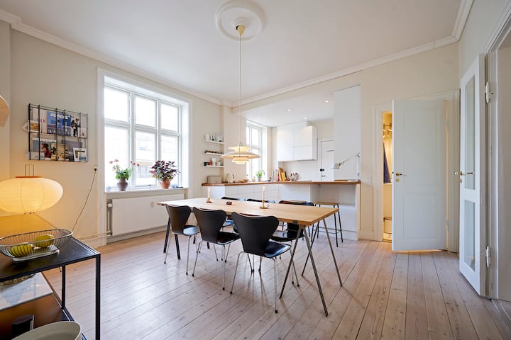 Stor, Flot Lejlighed Ved Søerne - Copenhague
