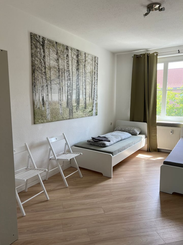 Treptow-2-zimmer Wohnung Mit Balkon Im Südosten - Berlin