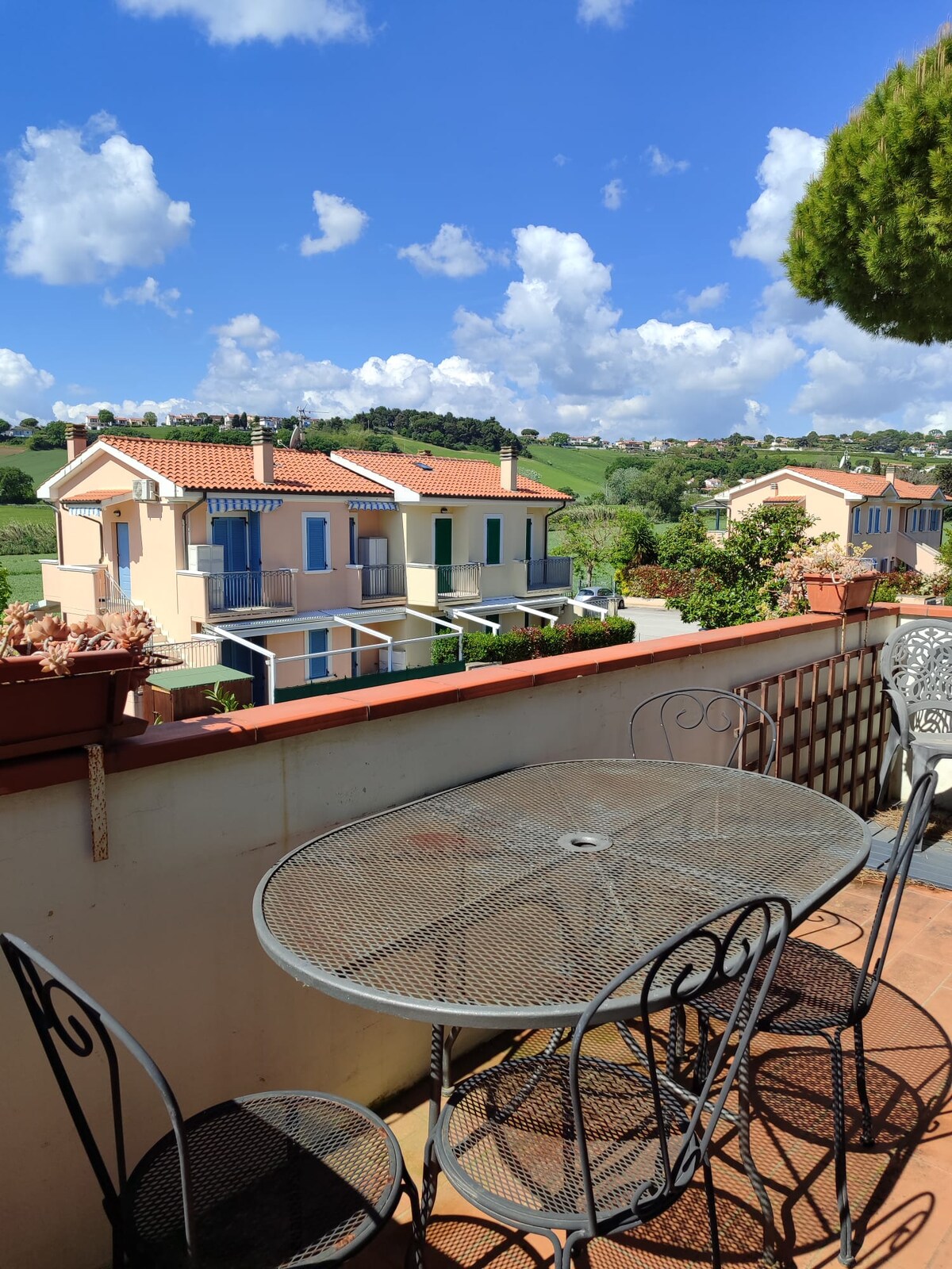 Comfortable one-bedroom apartment near the sea - Houses for Rent in ...