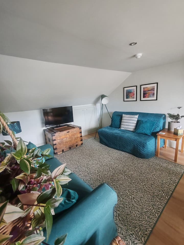 Retreat On The Main Street: The Attic - Aberfoyle