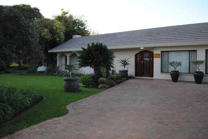 We Are A 4 Star Guesthouse - Lichtenburg