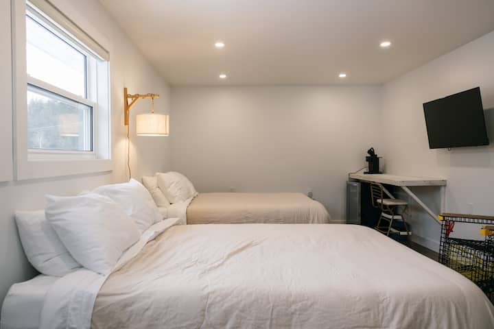 Homeport Room 7 Queen Suite - St. Andrews