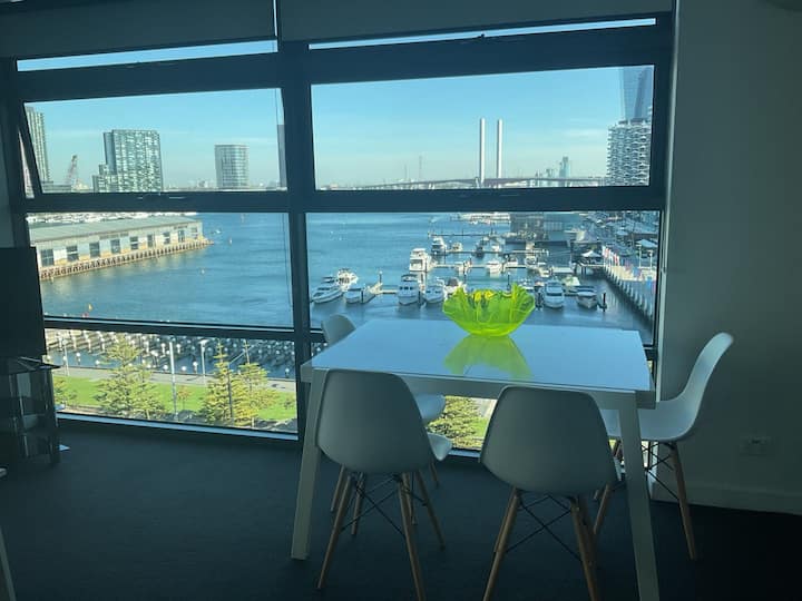 Harbour Panorama Apartment- 90sqm + Secure Parking - Melbourne