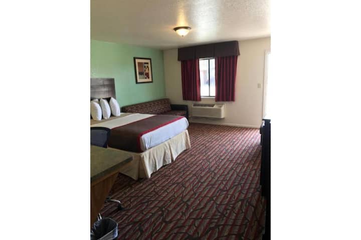 High Five Inn King Bed Smoking - Killeen, TX