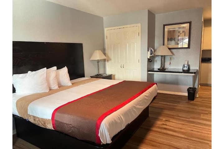 High Five Inn King Bed Non-smoking - Killeen, TX