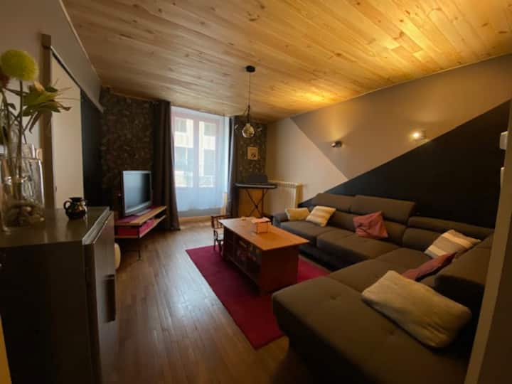 Maison De Bourg Avec Terrasse, Cour Et Garage - Puy-de-Dôme