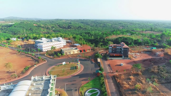 Group Ten Plaza Suite - Kanhangad