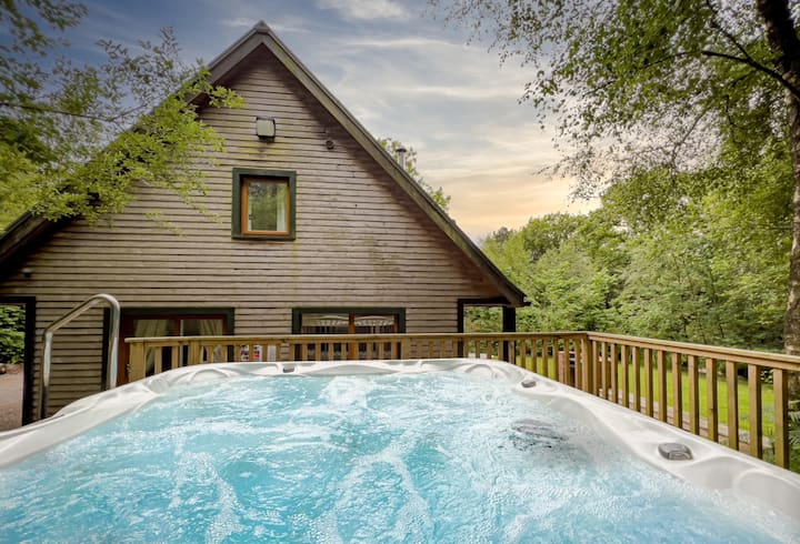 Wootton; Woodland Lodge With Hot Tub For 8 - Derbyshire