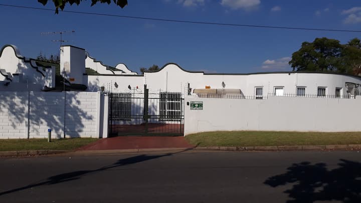 Estelle Cottage - Johannesburg South