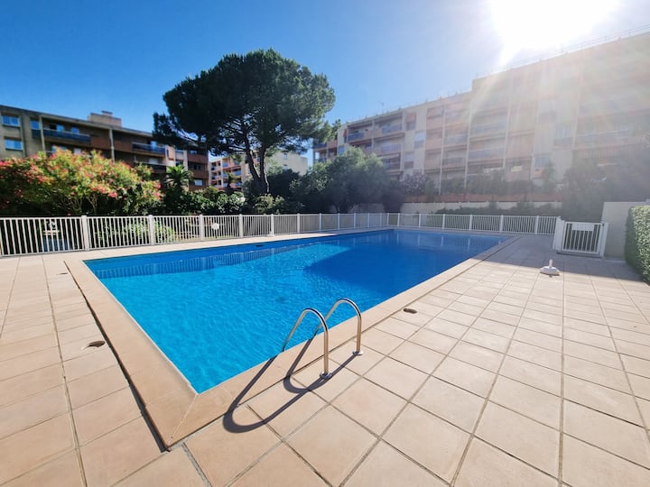 Le Repaire Des Palmiers T2 Avec Piscine Et Parking - Parc Olbius Riquier
