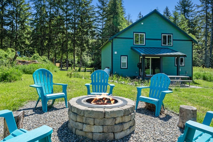Mt. Rainier: Fireplace-wifi-yard W/ Meadow Views - Ashford, WA