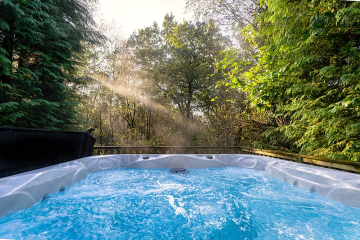 Farley; Woodland Lodge With Hot Tub For 8 - United Kingdom