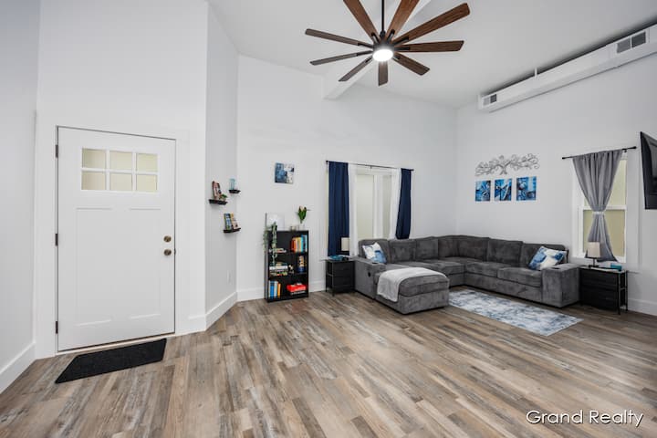 Newly Built, Spacious/large Retreat Near Downtown! - グランド・ラピッズ, MI