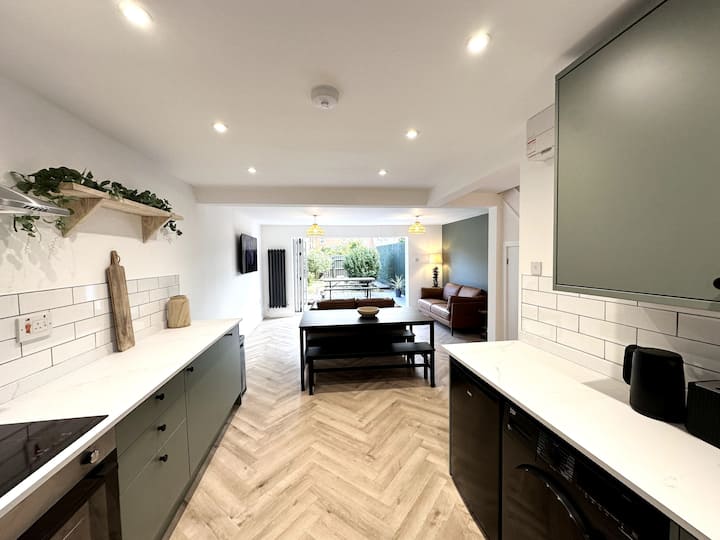 Marina Townhouse With Garden Near Beach & City - Swansea