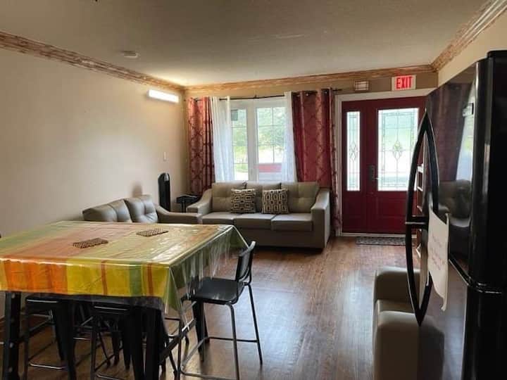 Room For Student Close To Utsc - Pickering