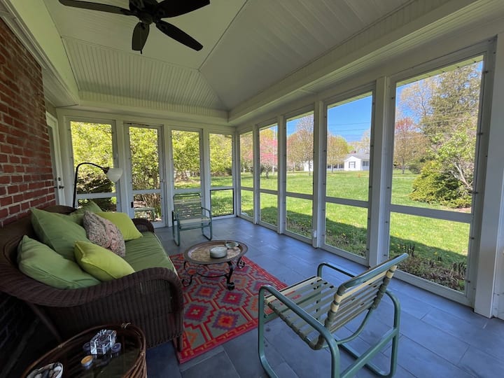 Cozy Southold Retreat - Cutchogue, NY