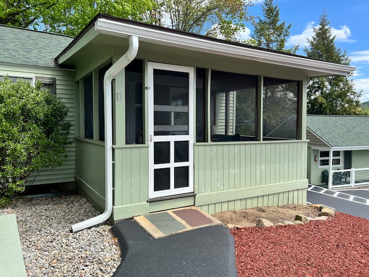 Cabin With Private Porch - Lake George, NY