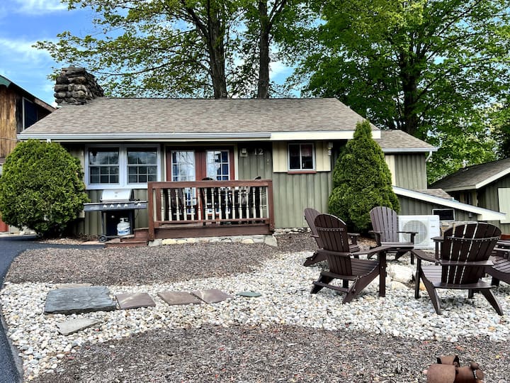 Poolside Cabin - Walk To Village - Lake George, NY