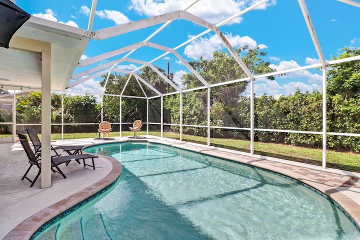 Pool Home Near The Beaches! - Naples, FL