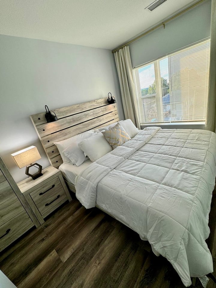 Basswood Stay 1:
 Stylish And Comfortable Retreat! - Saint Paul, MN
