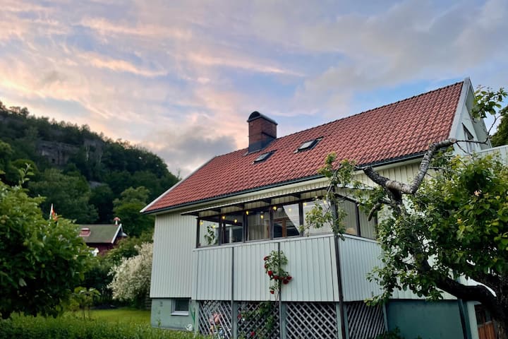 Charmig Rymlig 50-talsvilla Nära Sjö & Stad - Göteborg