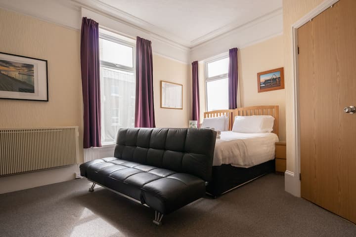 Comfortable Kingsize Room. - Whitby