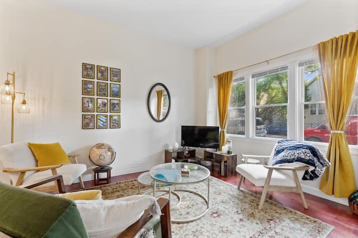 Green Gem 1bd/1ba Free Park/laundry-steps To Train - Chicago, IL