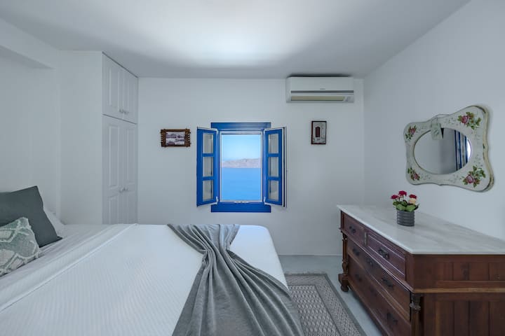 Sinefo Blue -Caldera View - Santorini