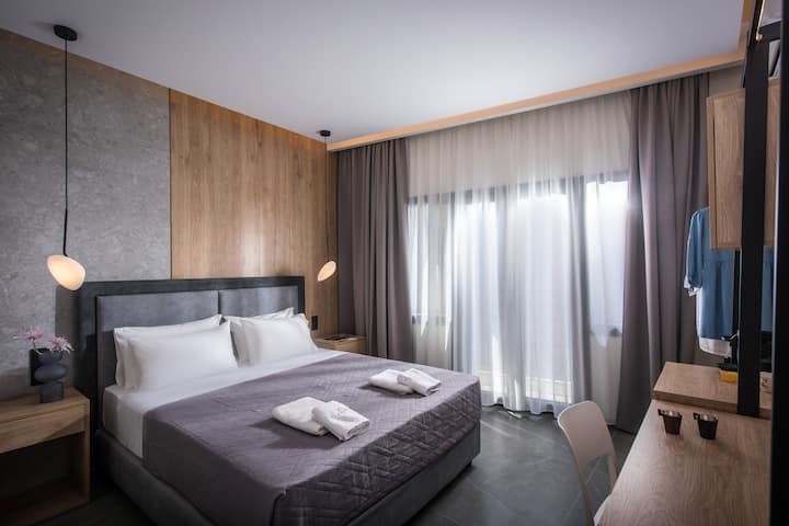 Elegant Stay At City Center - Heraklion Airport (HER)