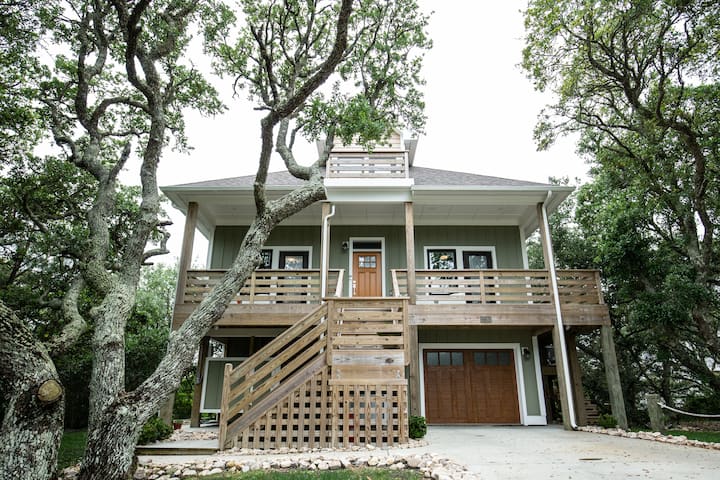 Waterfront Apartment, Two Queens ~ Pier Access - Outer Banks, NC