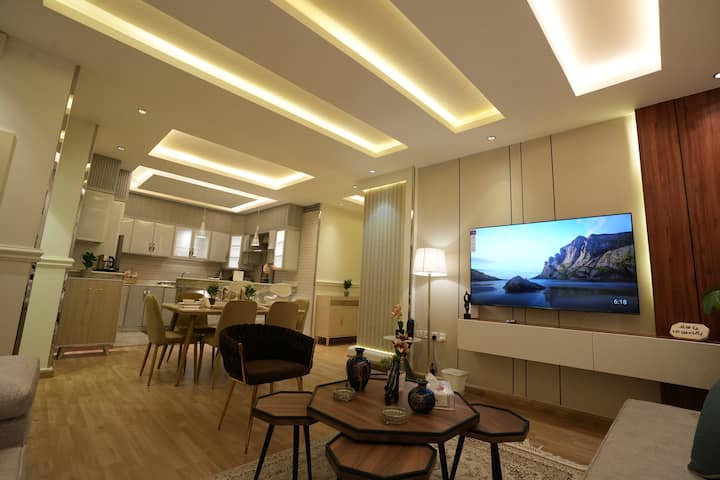 شقة فاخرة مع نادي رياضي منزلي  - بالقرب من التحلية - Riyadh