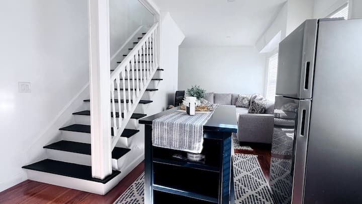 Chic City Guesthouse Getaway - Rehoboth, MA