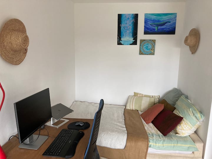 Schönes Großes 1 Zimmer Wohnung Mit Super Blick - Munich