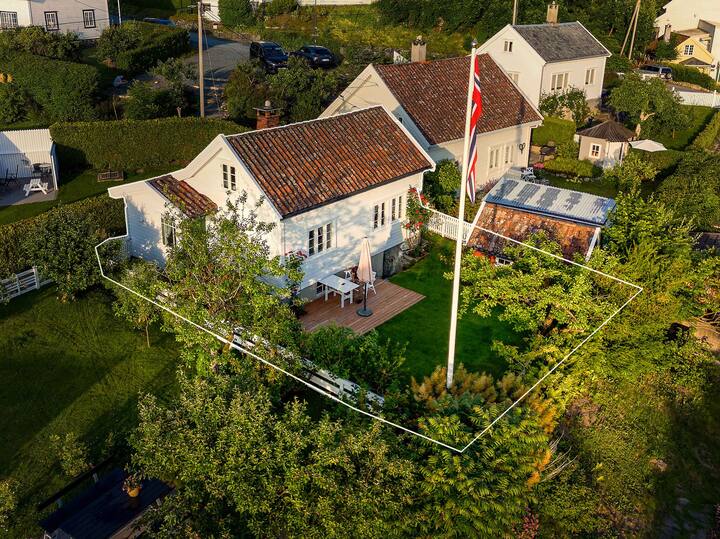 Charming House From 1790, With Its Own Boat - Hjelmelandsvågen