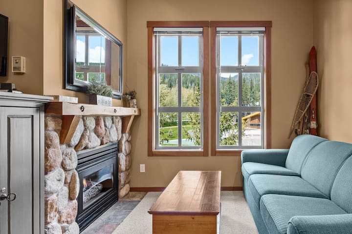 Fireside 407: Studio In Central Sun Peaks Village - Sun Peaks