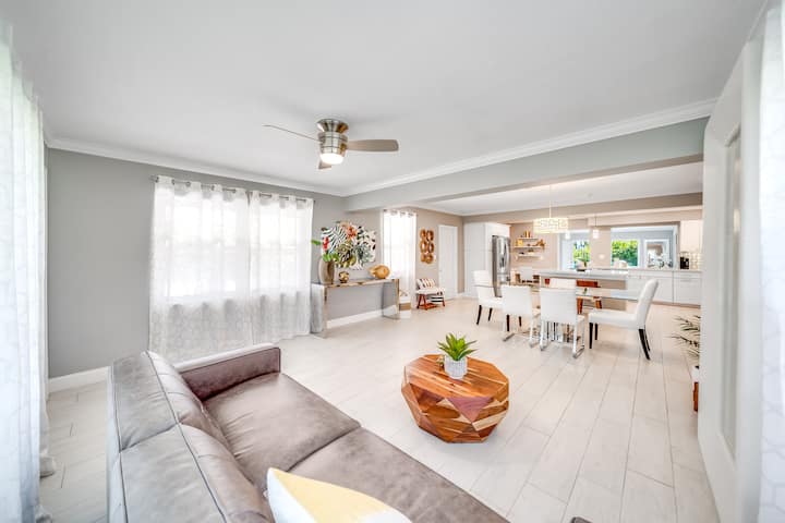 Pool+bikes+bbq! Tropical Getaway & Close To Beach! - Pompano Beach, FL