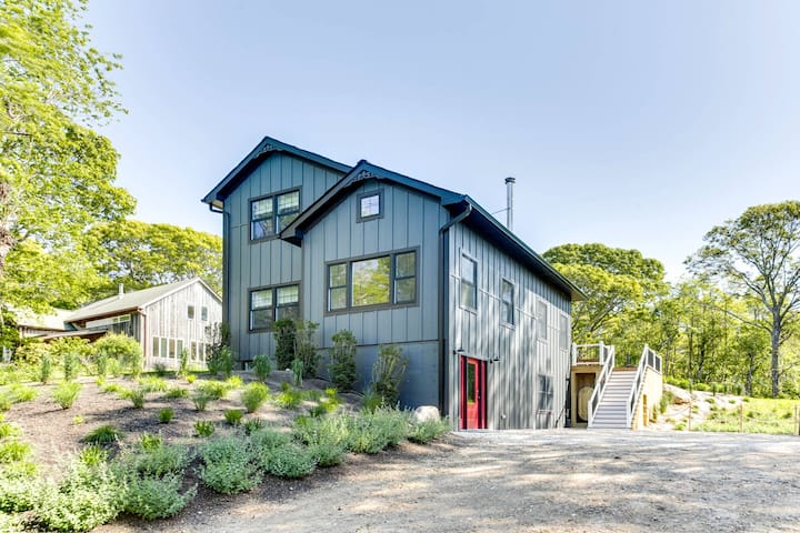 Enjoy The Holidays With Great Hiking And The Beach - Crescent Beach, Shelter Island