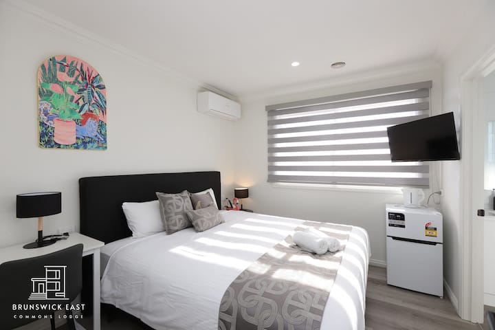 205 Brunswick East Commons Lodge: 1br King+ensuite - Melbourne