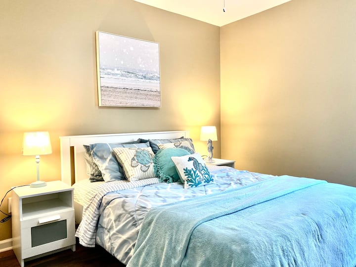 Farmhouse-style Comfortable Queen - Lake Lanier, GA