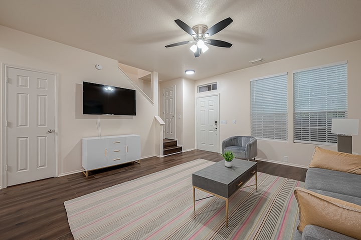 15 Min To Iah Airport, Cozy Home - Houston, TX